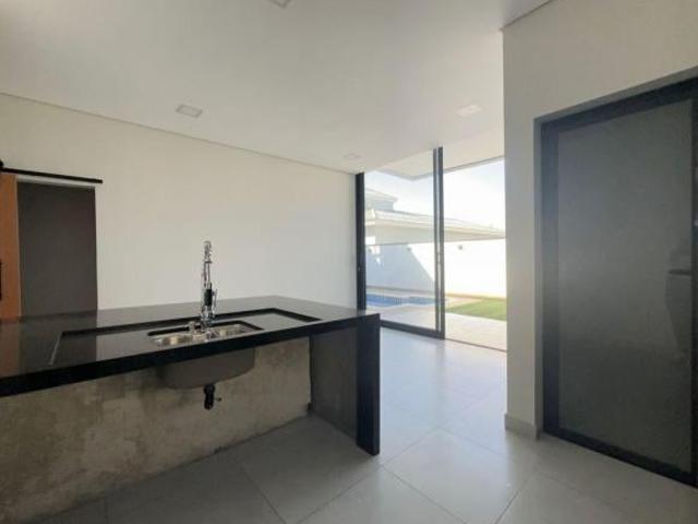 Casa Moderna de 3 Suítes, Área Gourmet e Acabamento de Alto Padrão no Cyrela