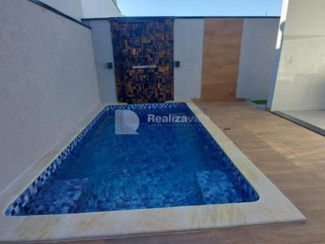 Casa Moderna de 183m² no Ouroville: 3 Suítes | 2 demi suites, Piscina, Energia Fotovoltaica e Carreg