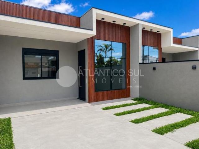 Casa moderna de alto padrão á venda na praia de Shangri la