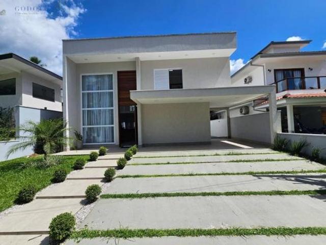 Casa moderna de alto padrão em condomínio fechado – 4 suítes Ubatuba