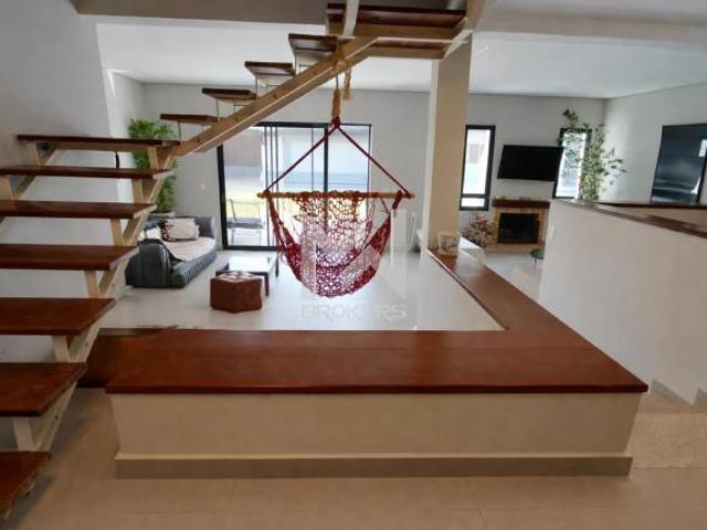 Casa moderna e mobiliada no Residencial Jardim Paulista Vinhedo