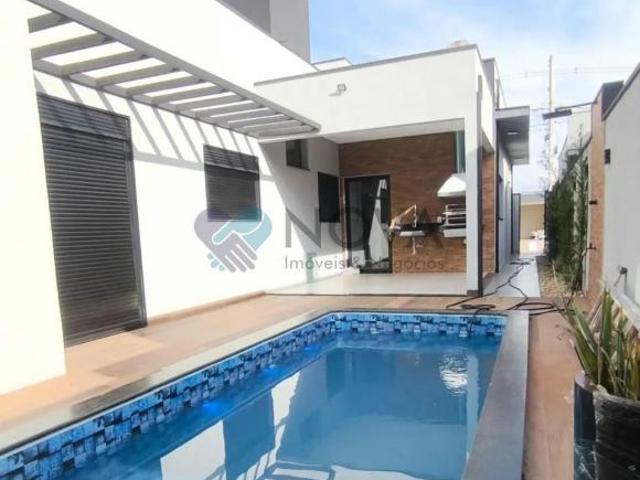 Casa Moderna e Recém Construída com Piscina no Condomínio Volpi