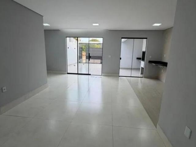 Casa moderna e sofisticada à venda na 605 da Samambaia Norte!