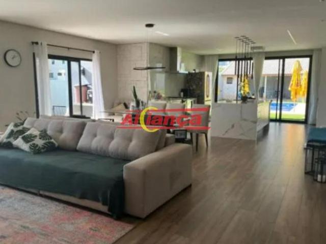Casa moderna em condomínio com 4 dormitórios e piscina aquecida em Atibaia