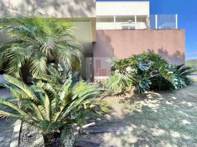 Casa Moderna em Condomínio Fechado Sofisticação e Natureza!