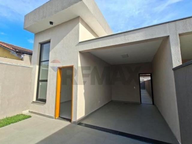 Casa Moderna em Peruíbe: 3 Quartos e Quintal!