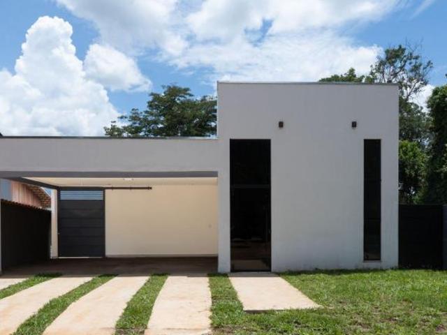CASA MODERNA EM PIRENOPOLIS