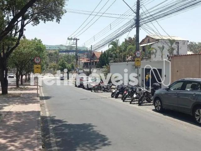 Casa moderna, espaçosa e com acabamento de alto padrão!