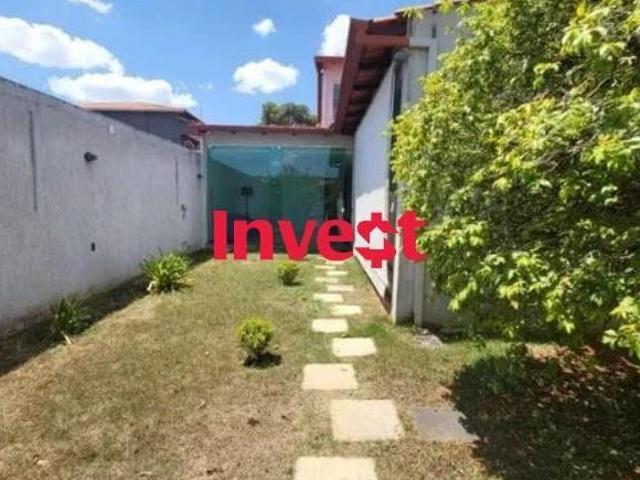Casa Moderna, Fora de Condomínio, 2 Quartos, Churrasqueira com Espaço Gourmet, Lote de 300m² na Rua