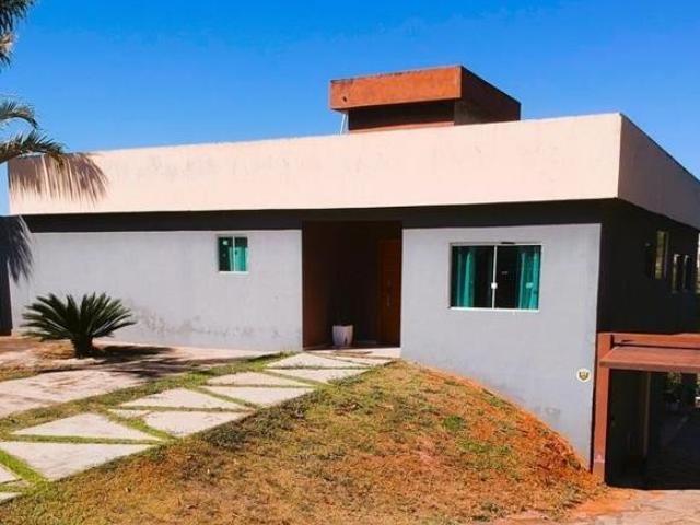 Casa Moderna / Jardim Botânico /3 quartos sendo 1 suíte / 1.500 m²
