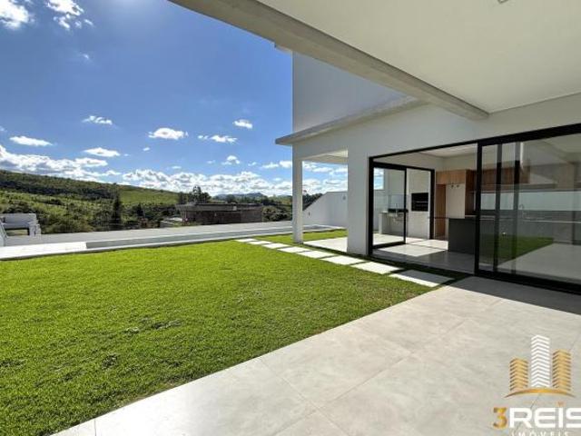 CASA MODERNA NO CONDOMÍNIO L&apos ACQUA POMPÉIA EM SOCORRO/SP