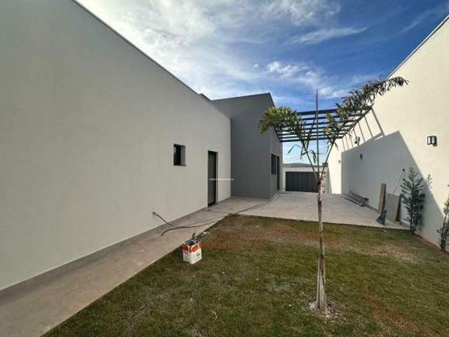 Casa moderna no Residencial Santanense com incrível acabamento