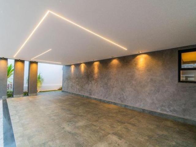 CASA MODERNA NA RUA 10 RECEM CONSTRUÍDA COM LAZER COMPLETO !