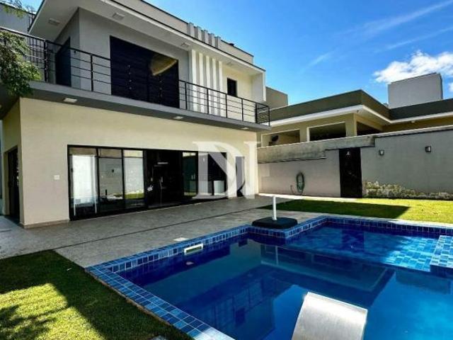 Casa Moderna Porteira Fechada à Venda no Condomínio Portal dos Bandeirantes – 4 Suítes, Energia Sola