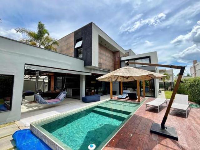 Casa moderna Reserva do Paratehy Urbanova 4 Dormitórios 560m² *PORTEIRA FECHADA