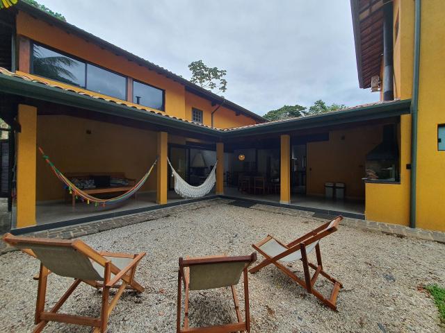 Casa modernizada com churrasqueira em Itamambuca Edt