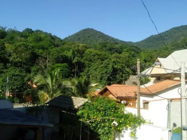 Casa modernizada em condomínio em Vargem Grande para venda possui 210 m2 com 4 quartos