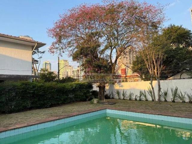 Casa Modernista em Rua Fechada com 4 dormitórios à venda no Pacaembu São Paulo/SP