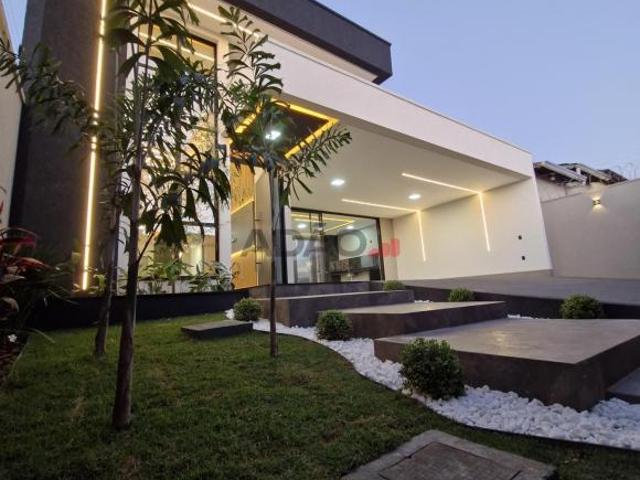 Casa moinho dos ventos Casa de Rua com 4 Quarto s por R$ 1350000.00 no setor Moinho dos Ventos AD28