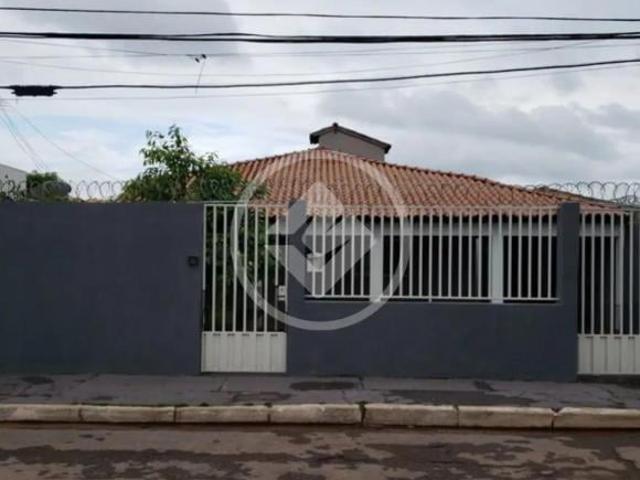 Casa Morada do Ouro com 4 quartos sendo 1 suíte e 3 banheiros