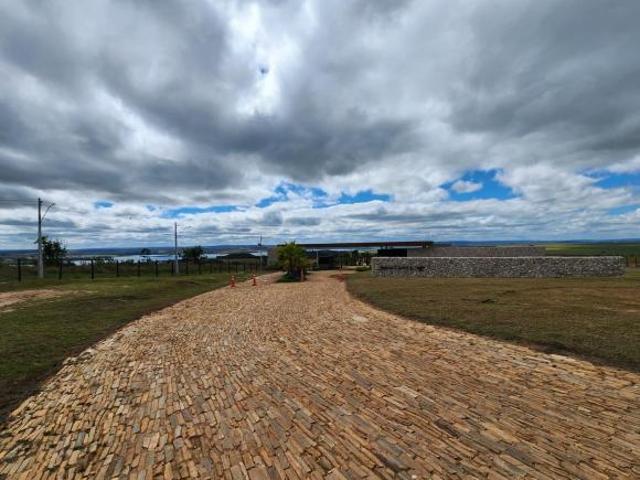 CASA MOURA VENDE LOTE LAGO CORUMBÁ IV FAZENDA CANOA