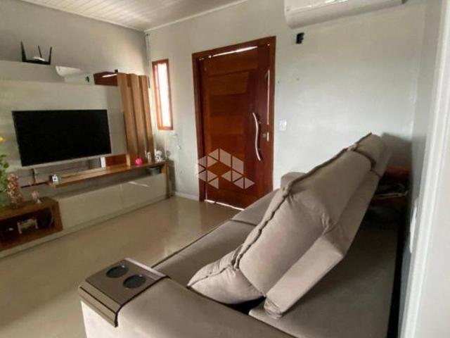 Casa na Mario Quintana de 2 dorm, 1 banheiro, churrasqueira, 3 vagas de carro