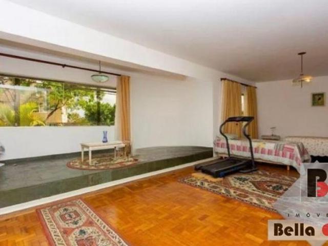 Casa na Mooca com 3 dormitórios sendo 1 suite, totalizando 4 banheiros 2 salas com 6 vagas