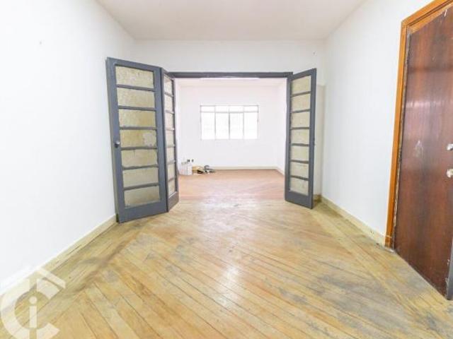 Casa na Mooca com 3 quartos, quintal, 2 vagas, 270 m²