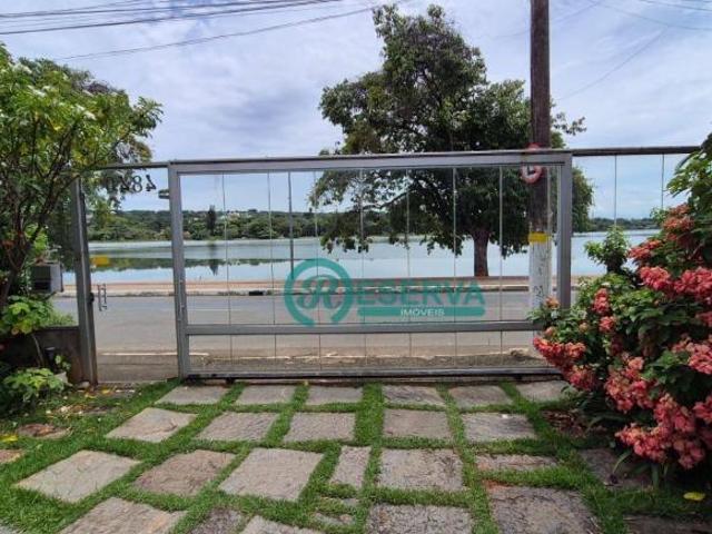 Casa na Orla da Lagoa Central: Conforto e Sofisticação em Cada Detalhe