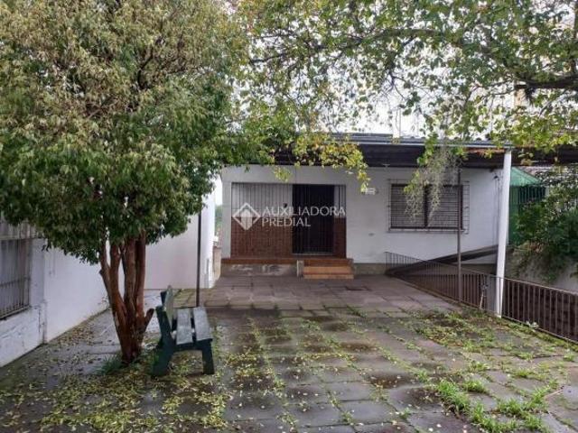 Casa na Av. Cavalhada