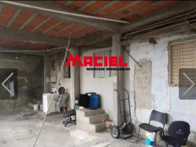 Casa na Avenida, excelente para commercio, sendo 5 dormitório, 3 banheiros, garagem para varios carr