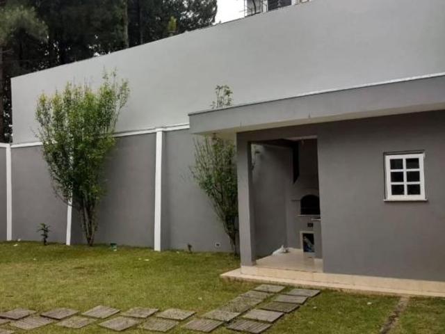 Casa na Aldeia da Serra com 4 Suítes, 560m² de Terreno e Quintal Amplo
