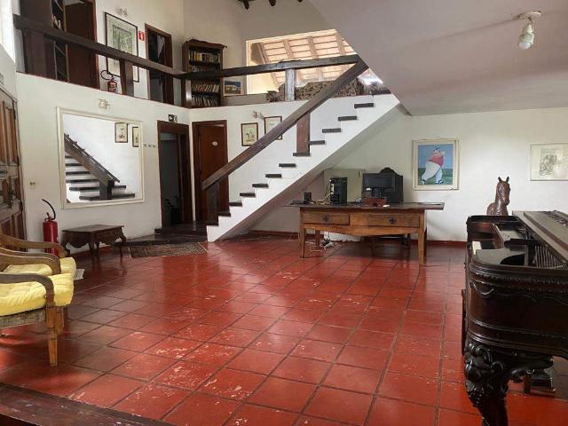 Casa na beira do campo de golfe e perto da praia