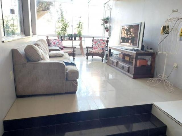 casa na CARLOS HUBER fre. praça e a pocos metros do COL. FARROUPILHA