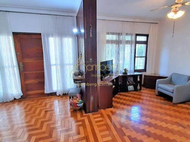 Casa, na Chácar Santo Antônio, com 3 dormitórios, 2 suítes e 4 vagas