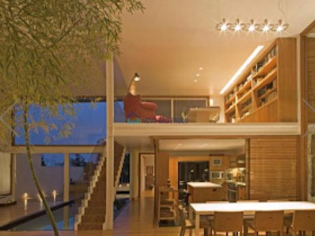 Casa na Chácara Monte Alegre com 3 Suítes e 4 Vagas