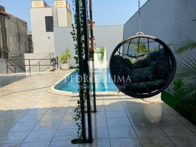 Casa na Chácara Mafalda com 3 quartos suítes, ampla área com piscina e 5 vagas