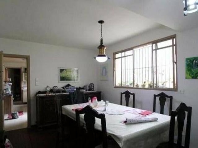 Casa na Chácara Santo Antônio de 220m² com 4 dormitórios, 2 suítes e 3 banheiros