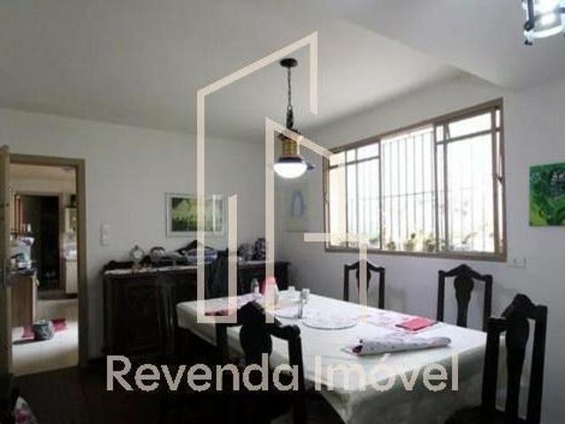 Casa na Chácara Santo Antônio de 220m² com 4 dormitórios, 2 suítes e 3 banheiros
