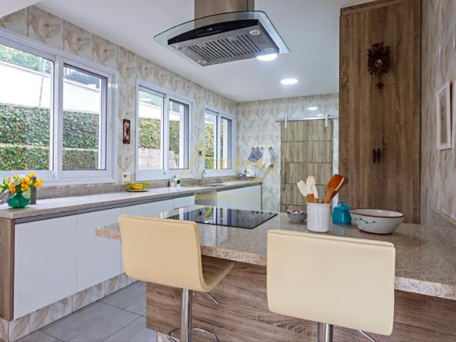 Casa Cidade Jardim 4 Dormitórios 2 Suítes, 3 Vagas e Terreno de 557 m²!