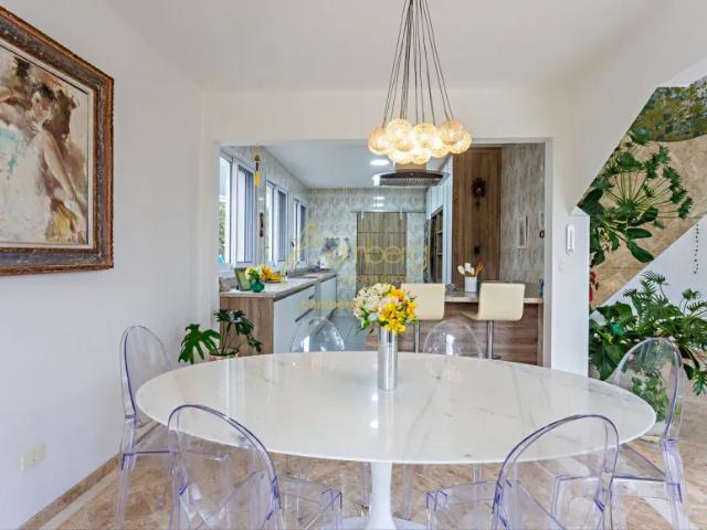 Casa na Cidade Jardim 4 Dormitórios 2 Suítes, 3 Vagas e Terreno de 557 m²!