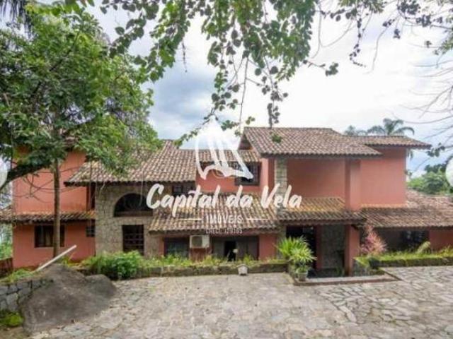 CASA NA COSTEIRA COM 05 SUÍTES, PIER E 02 POITA PARA BARCO