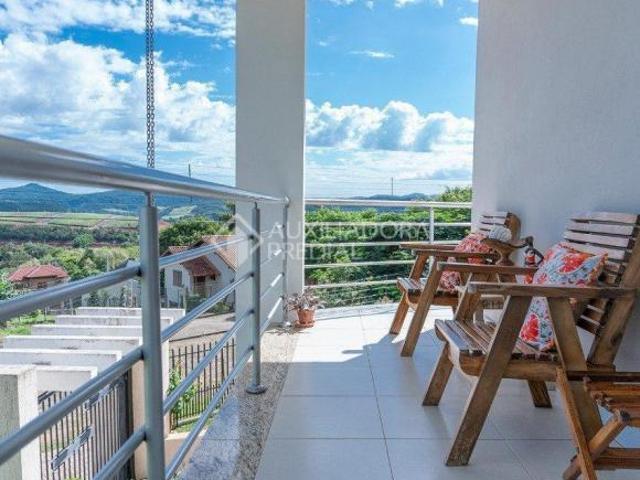CASA NA ENCOSTA DO SOL E VISTA INFINITA! UMA EXCLUSIVIDADE ESPERANDO POR VOCÊ!