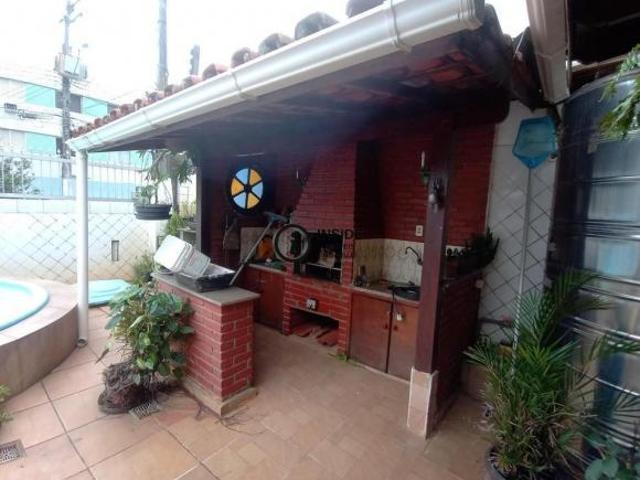 casa na enseada com 6 quartos