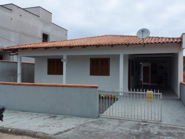 Casa na Enseada há 500mts do Mar
