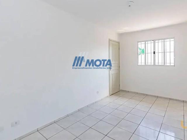 Casa na Franklin Soares Gomes Uberaba Curitiba PR, aluguel por R$ 2.800