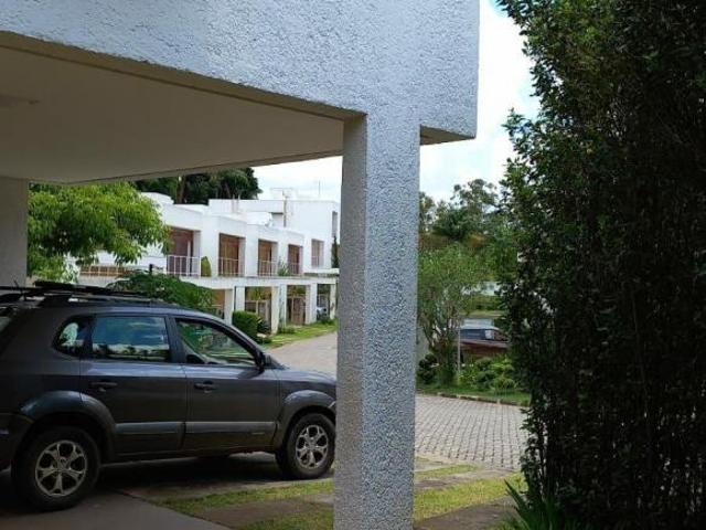 Casa na Granja Viana