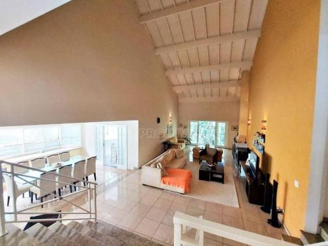 Casa na Granja Viana!