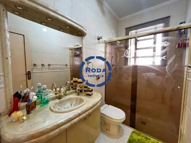 Casa na Ponta da Praia com 2 suítes, quintal e edícula