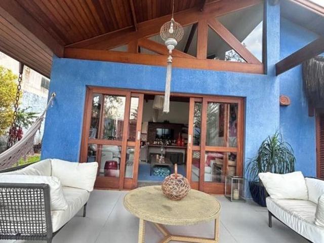 Casa na praia amplo jardim